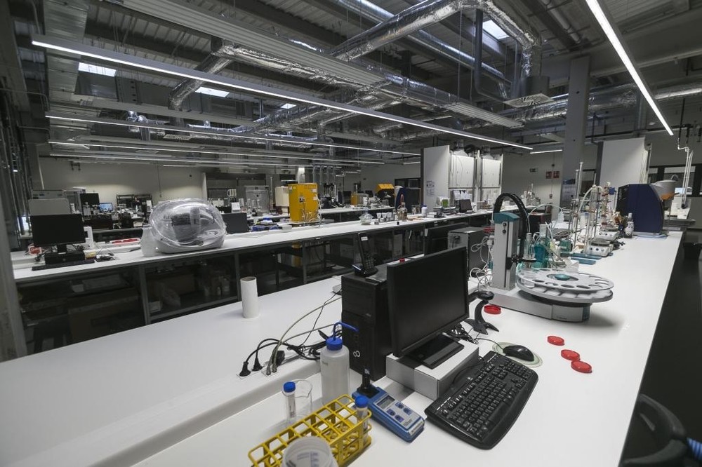 Agrolab ya trabaja en su nuevo laboratorio de Villalonquéjar | Noticias ...